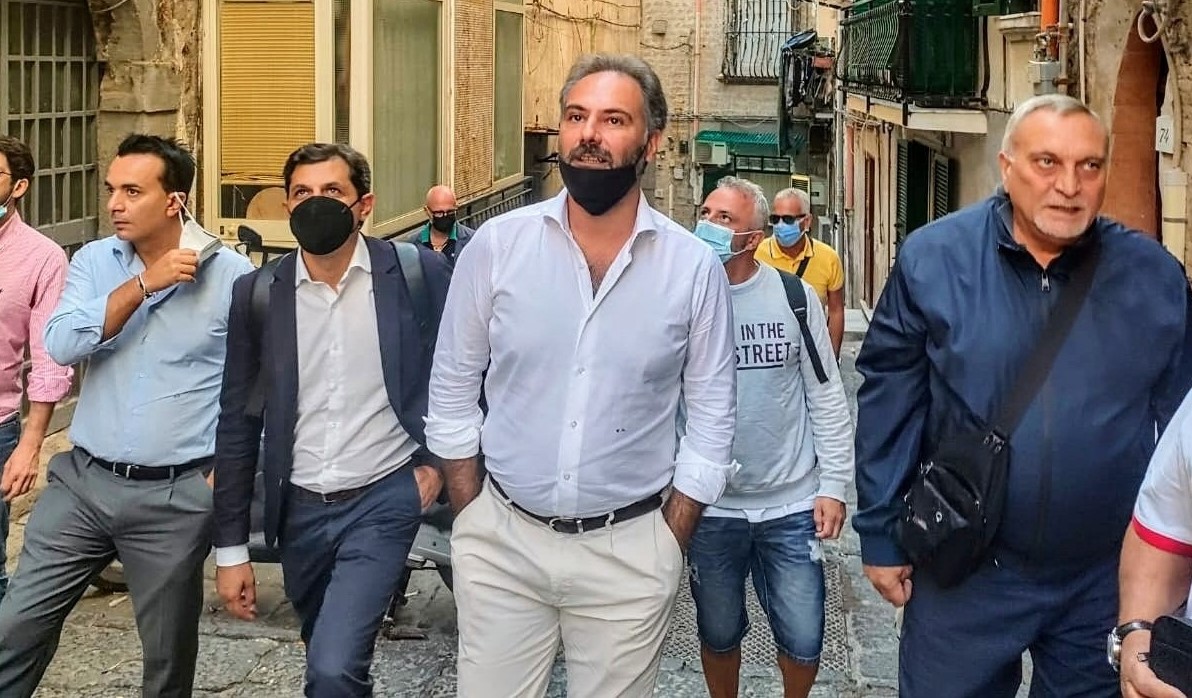 Catello Maresca in tour per i quartieri di Napoli: "Noi siamo tra la gente"