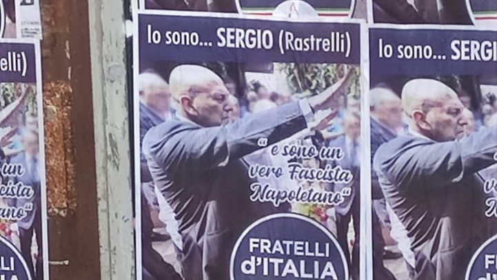 Napoli, manifesti di Rastrelli con il saluto fascista. Lui: "Lo promisi ...