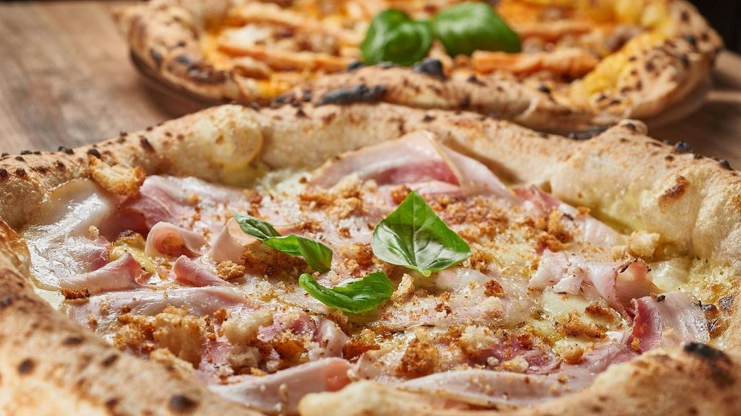 Napoli Pizza Village: menù, prezzi, programma ospiti e cantanti