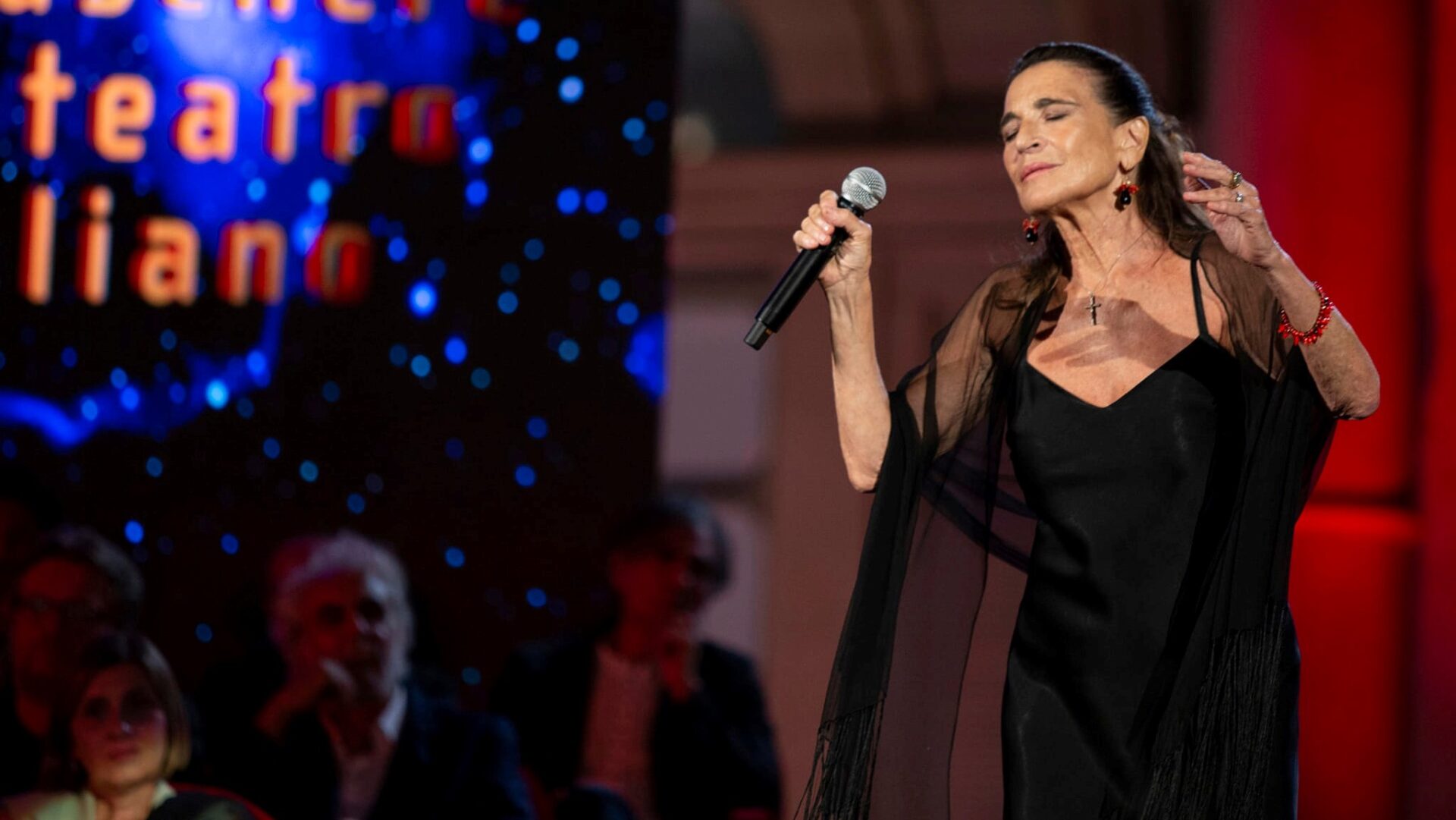 Lina Sastri in concerto a Torre del Greco: show gratis per tutti